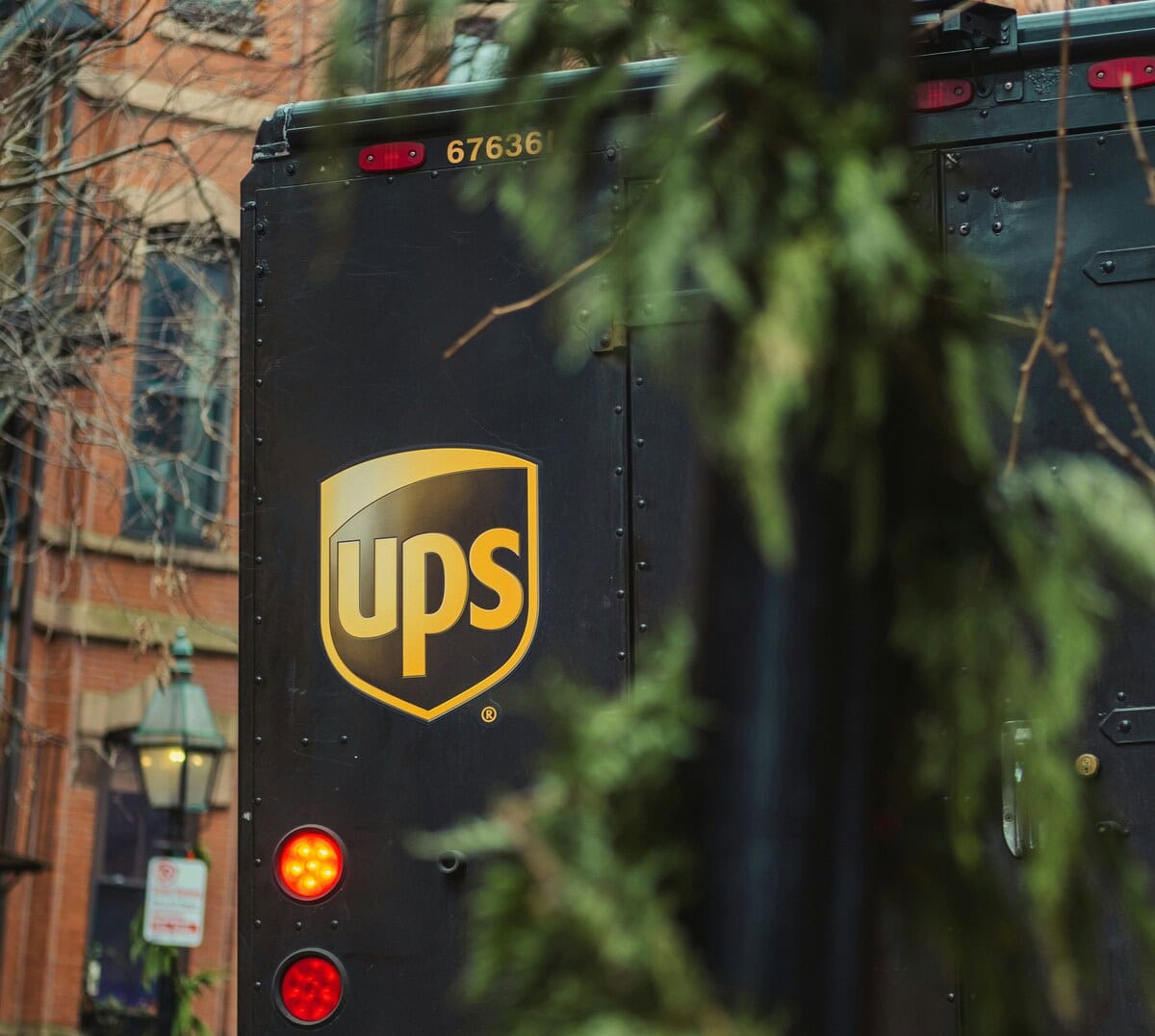 UPS says it will cut 20,000 jobs worldwide in 2025 - Insider Paper