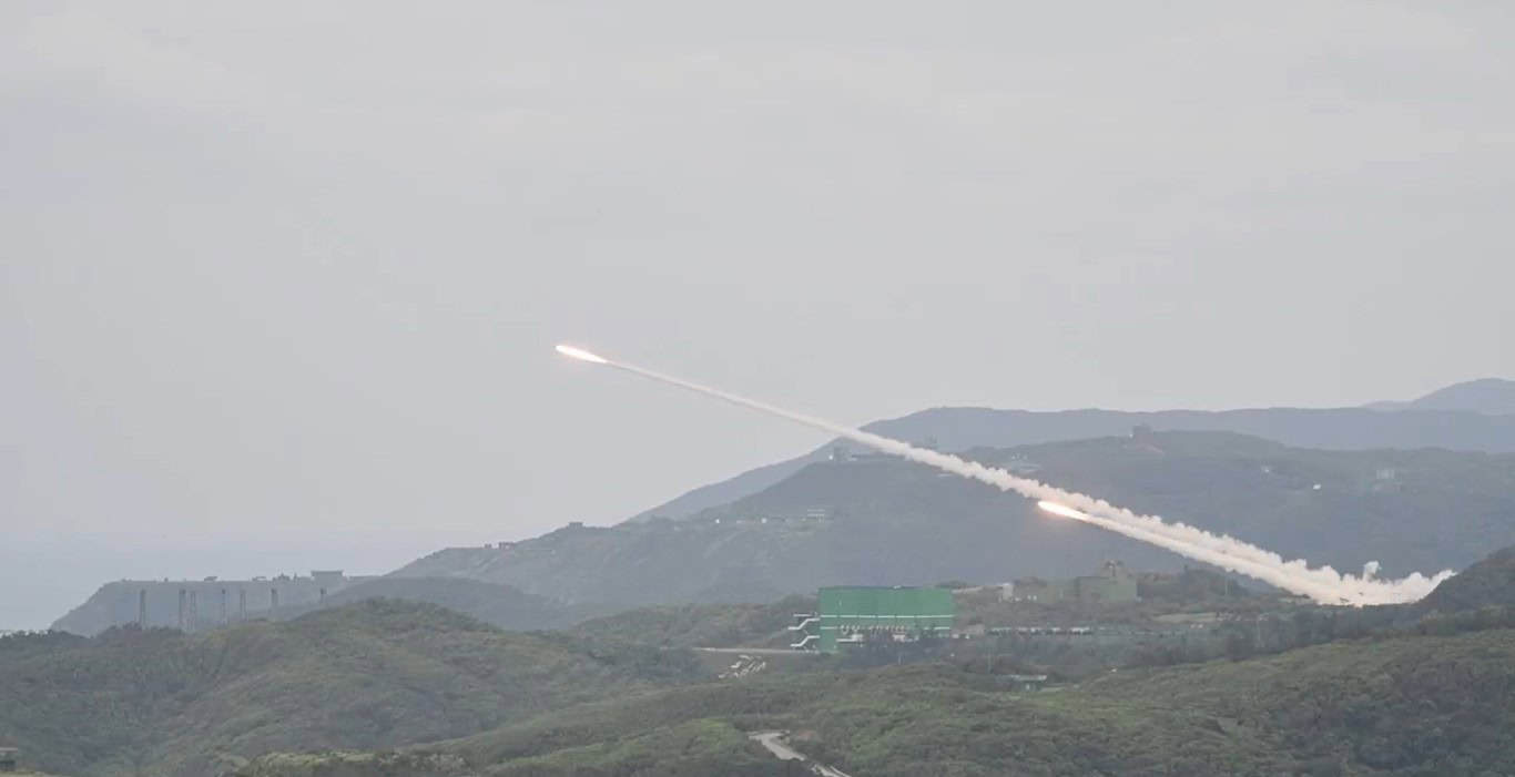 Taiwan holds first live-fire of US high-tech rocket systems - Insider Paper