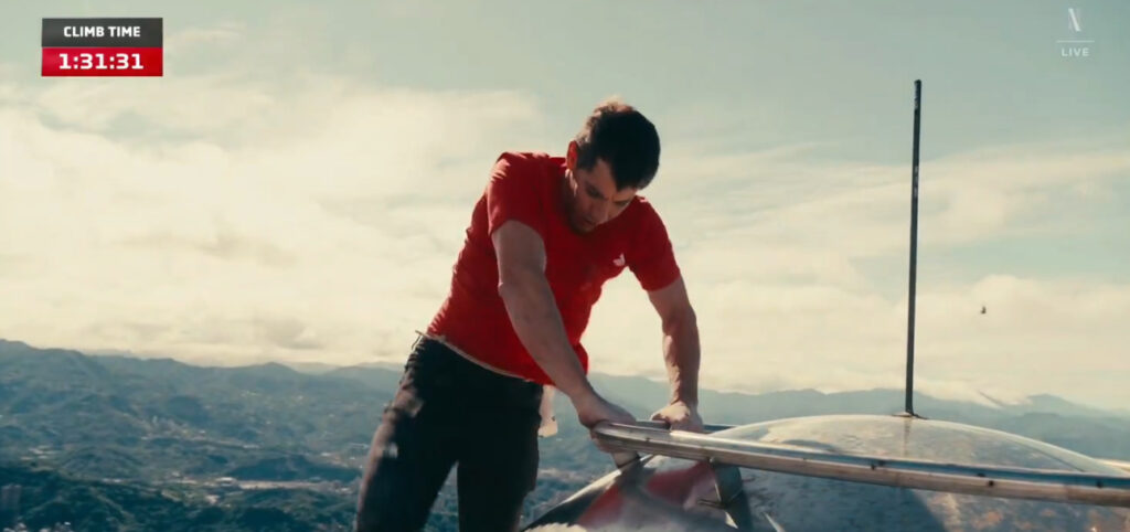 American daredevil free-climbs Taiwan's tallest building - Insider Paper